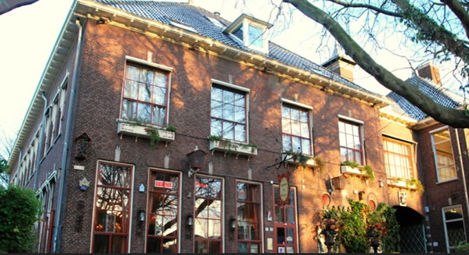 FOUR FAMILY HOTELS IN THE CENTRE OF DELFT